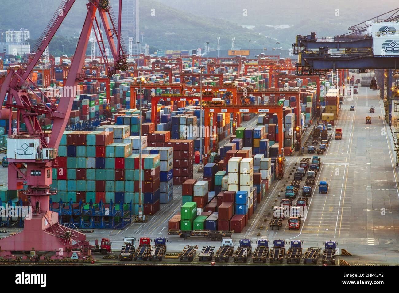 Shenzhen yantian port Stock Photo - Alamy
