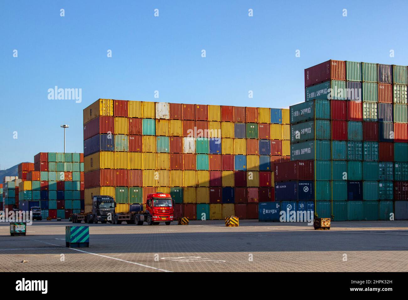 Shenzhen yantian port container Stock Photo - Alamy