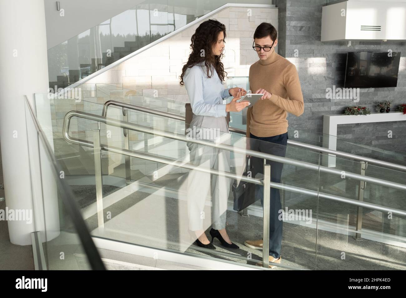 Teamwork tech hi-res stock photography and images - Alamy