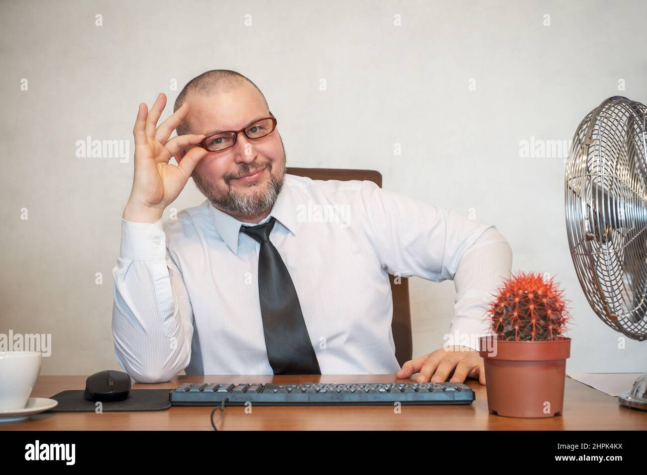 Comically portray hi-res stock photography and images - Alamy