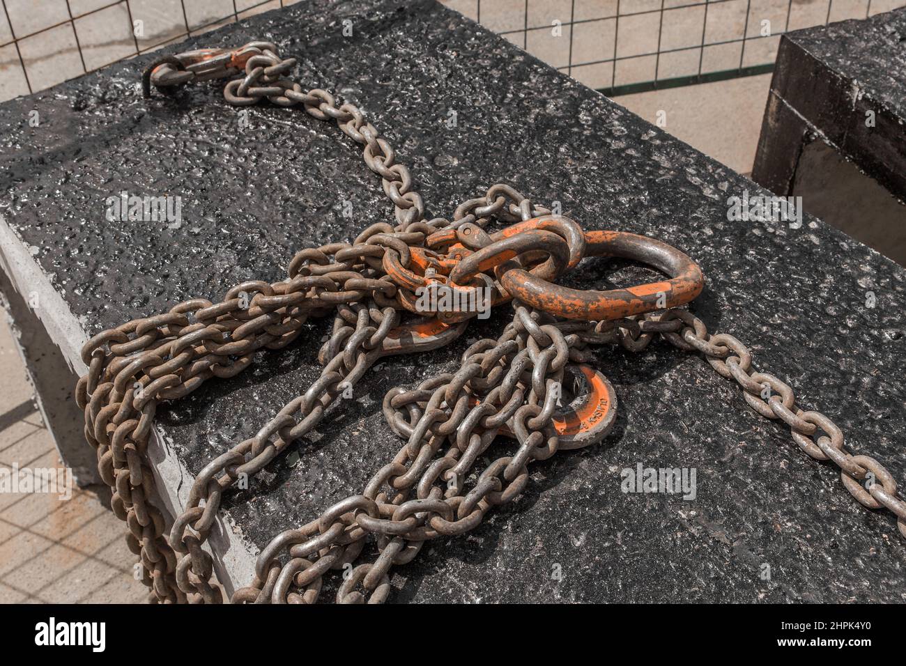 Iron hoist tool hook load heavy lifting weight sling mechanism chain ...