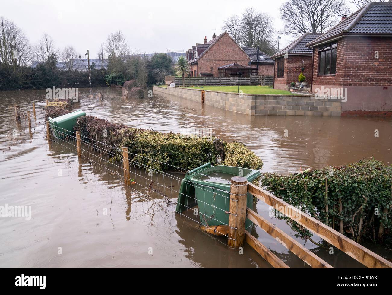 Flood water in Tadcaster after the River Wharfe overtopped its banks ...