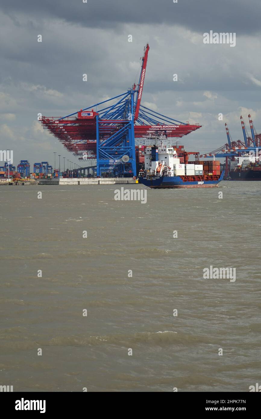 Hamburg harbour container terminal Buchardkai seen from River Elbe ...