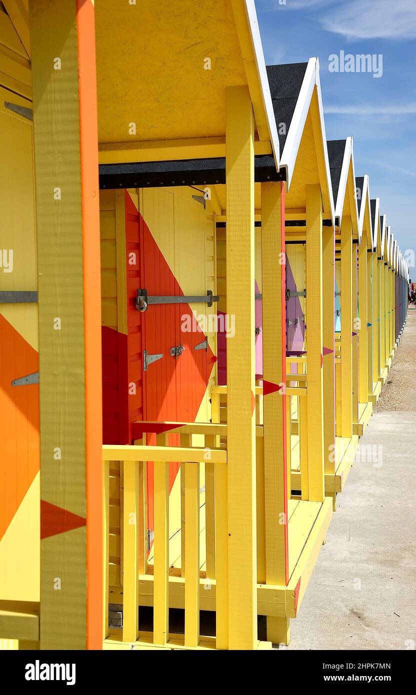 Folkestone kent beach huts hi-res stock photography and images - Alamy