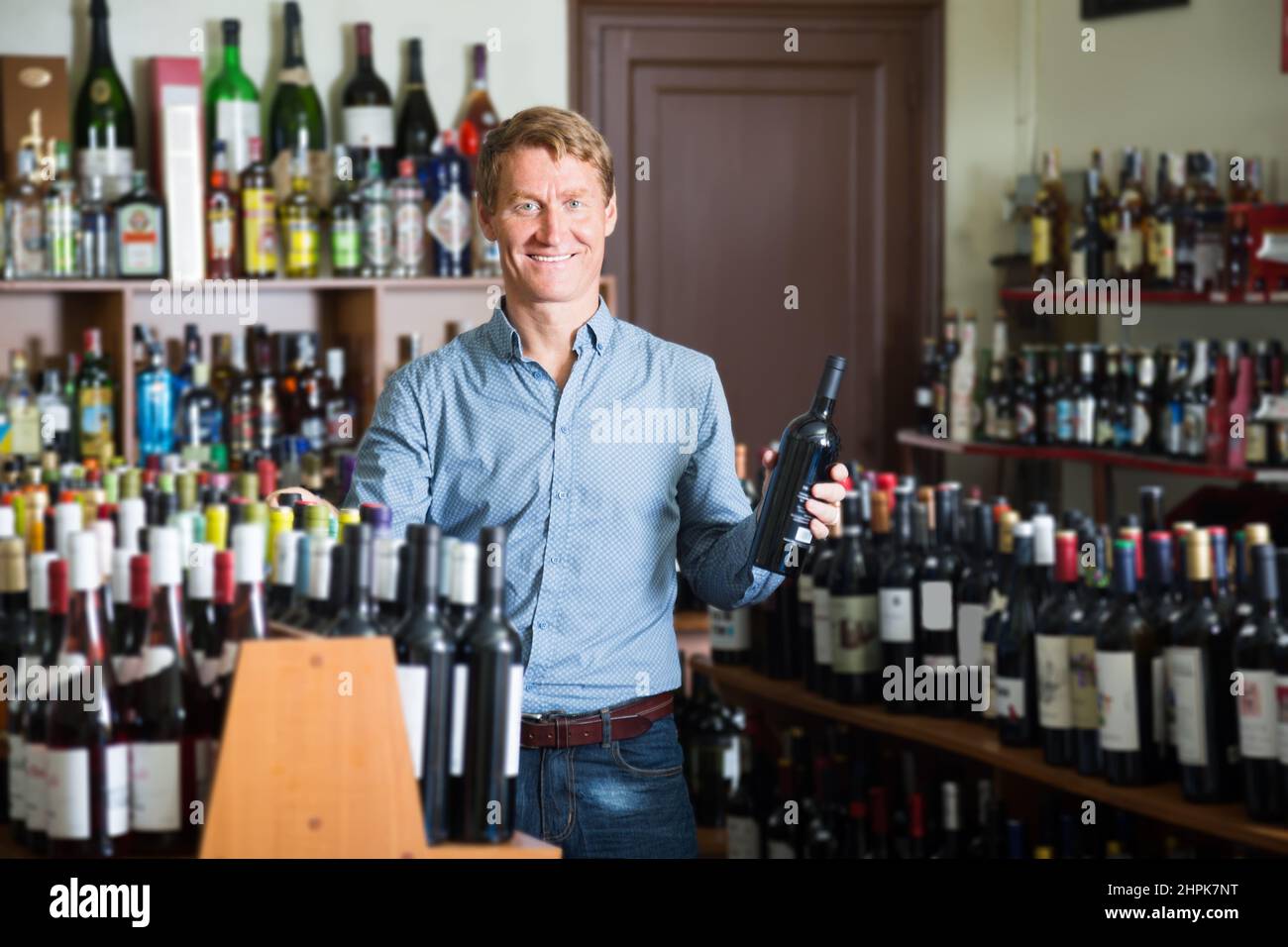 Glad smiling man customer hi-res stock photography and images - Alamy