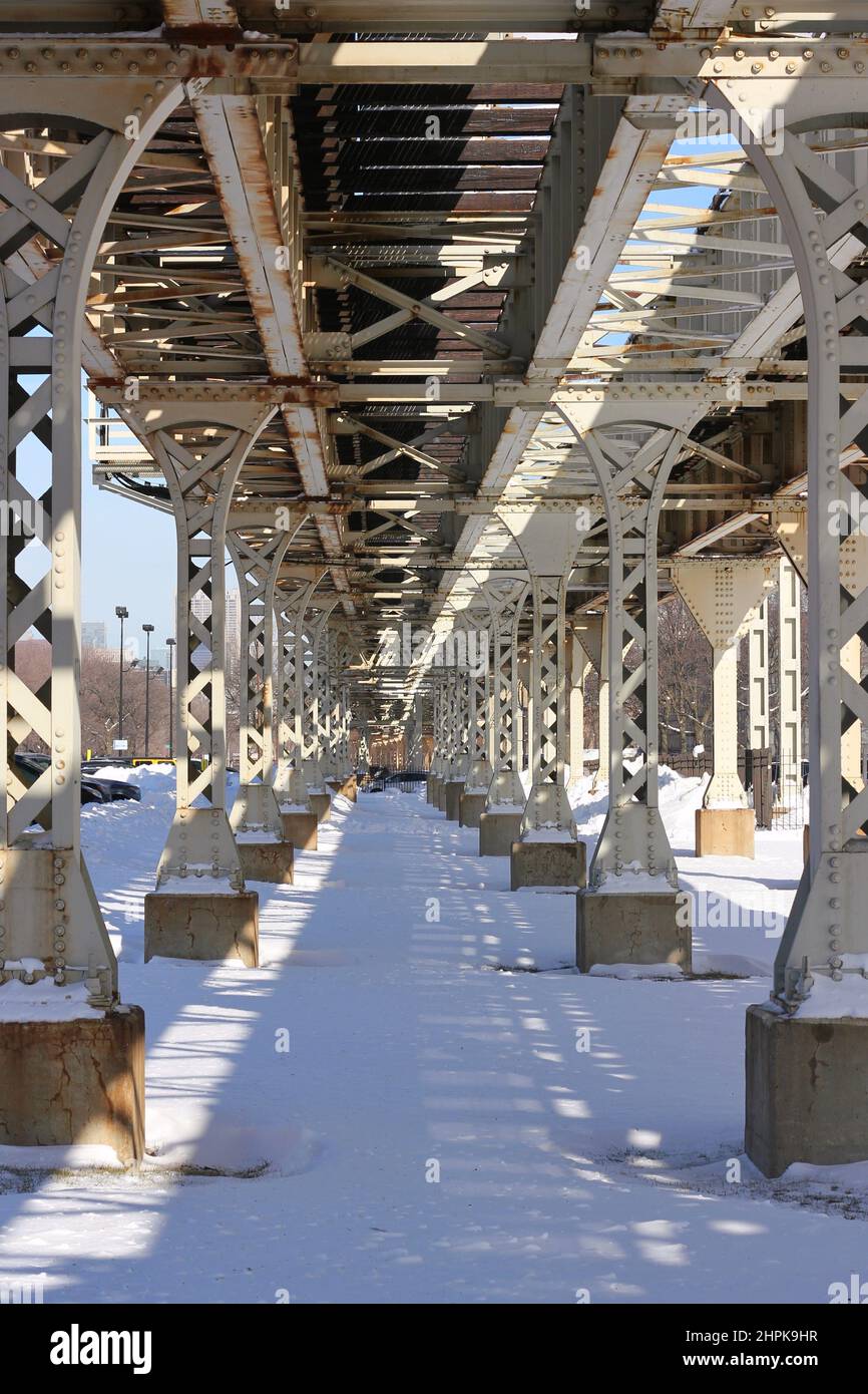 Rusty steel framework of Chicago's el train Stock Photo - Alamy