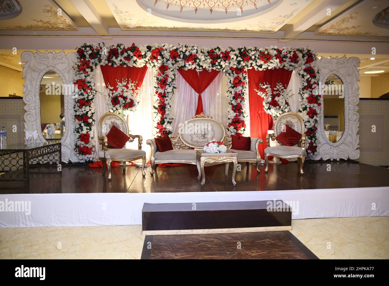 Banquet hall wedding decor hi-res stock photography and images - Alamy