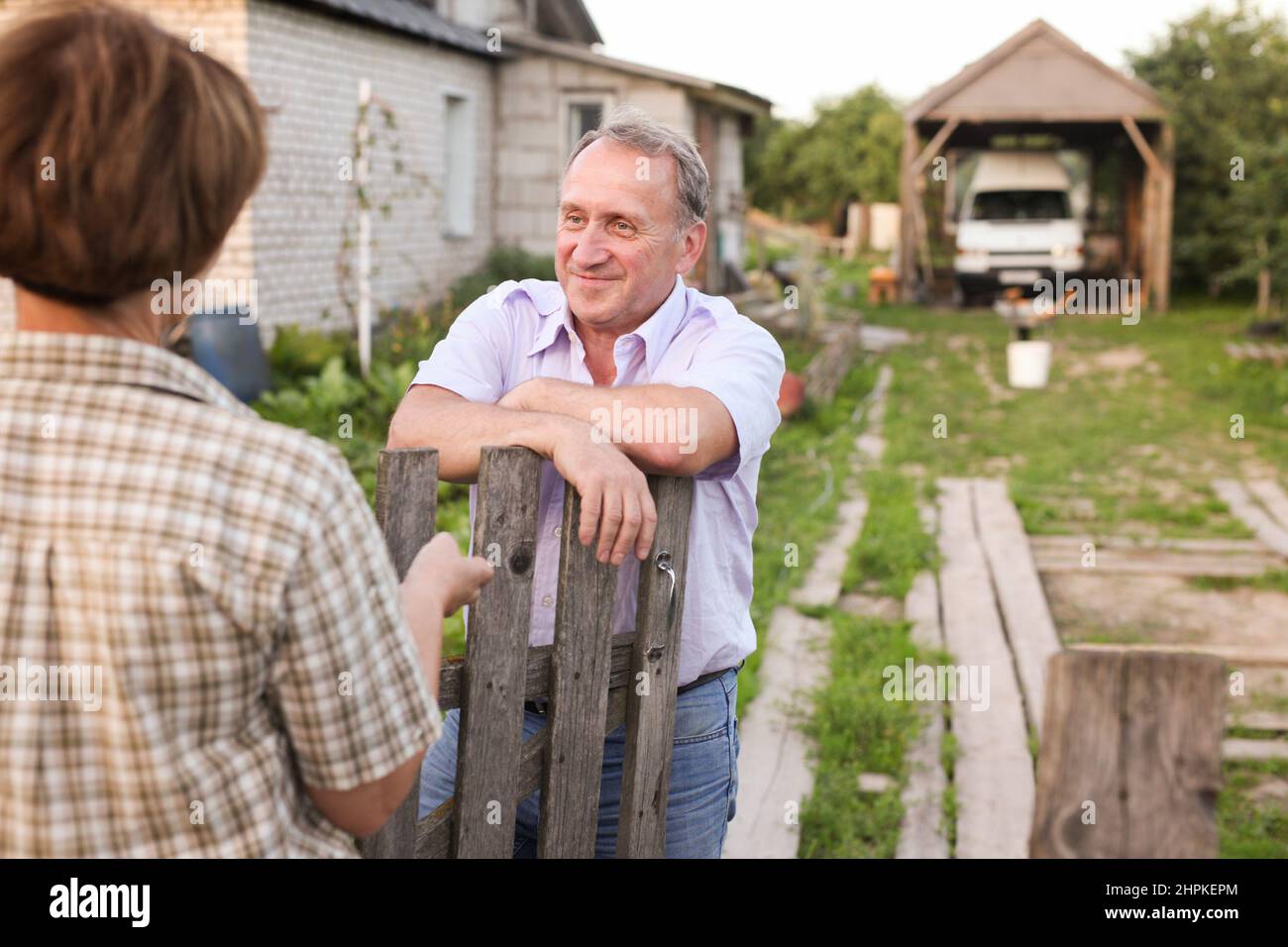 Neighbors house garden hi-res stock photography and images - Alamy