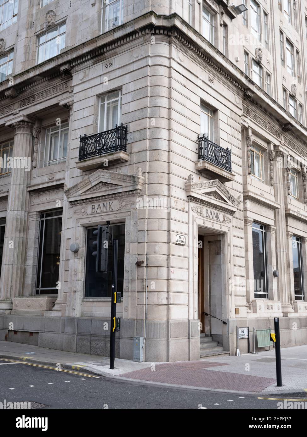 Old Bank Building on The Strand and Water Streef, Liverpool Stock Photo ...