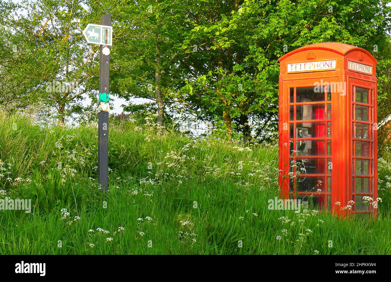 Traditional red phonebox hi-res stock photography and images - Alamy
