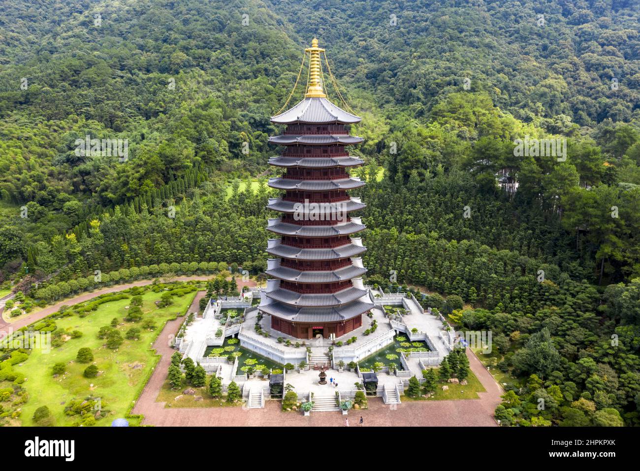 Shaoguan ruyuan cloud gate temple buddhist shrine Stock Photo - Alamy