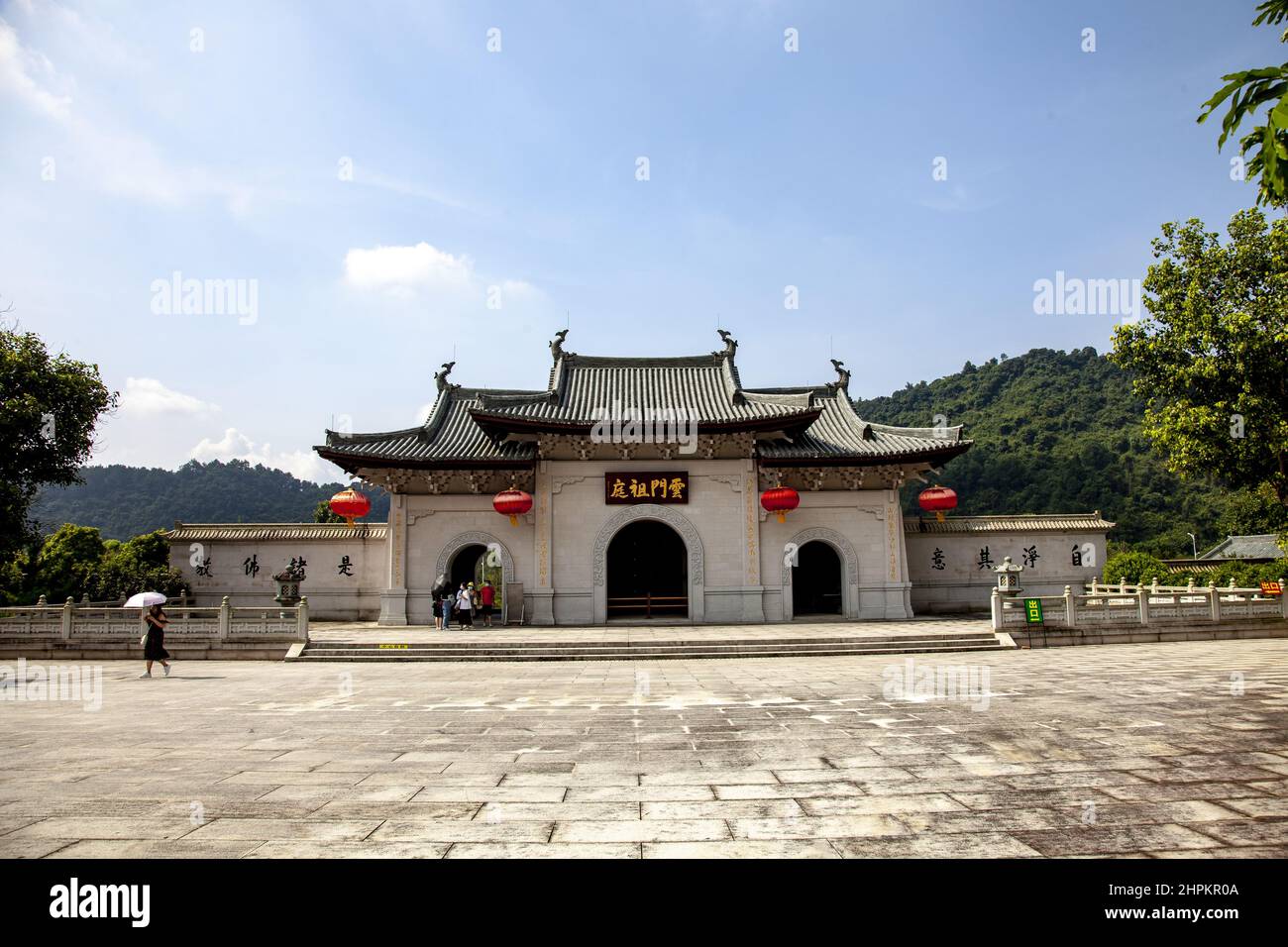 Shaoguan ruyuan cloud gate temple buddhist shrine Stock Photo - Alamy
