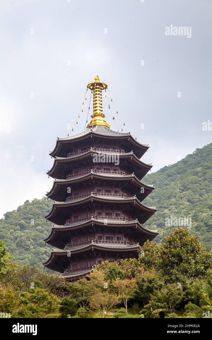 Shaoguan ruyuan cloud gate temple buddhist shrine Stock Photo - Alamy