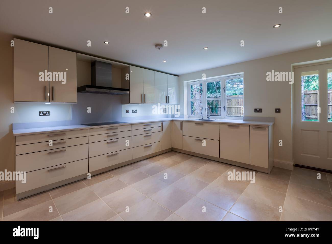 Built in oven tiled floor hi-res stock photography and images - Alamy