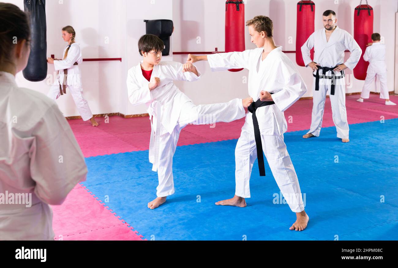 Taekwondo class hi-res stock photography and images - Alamy