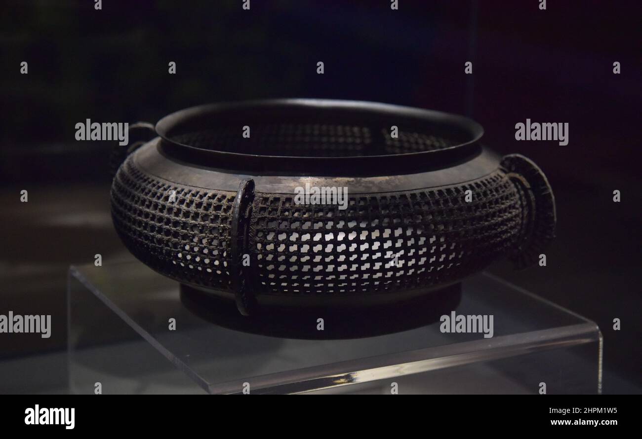 Hollow basin hi-res stock photography and images - Alamy