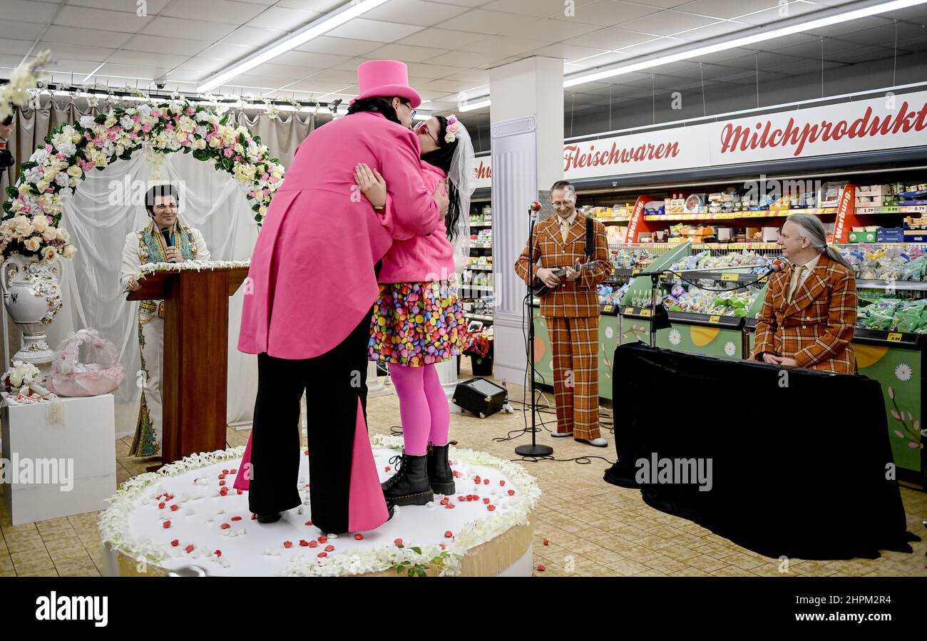 Berlin, Germany. 22nd Feb, 2022. Monique and Ralf kiss during their ...