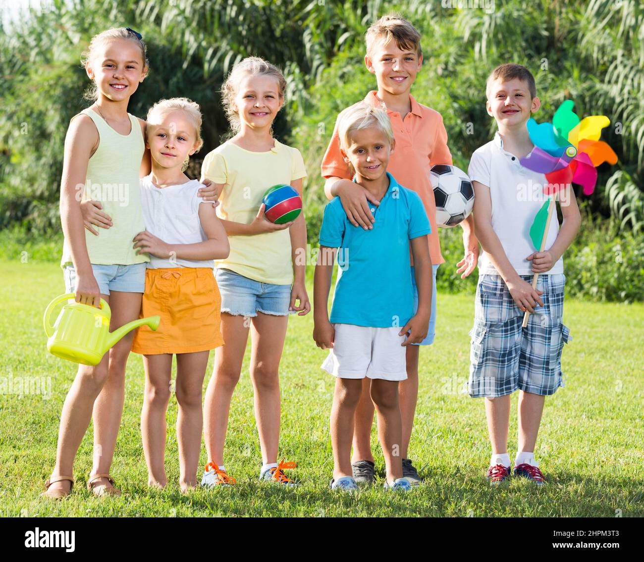 kids standing in park Stock Photo - Alamy