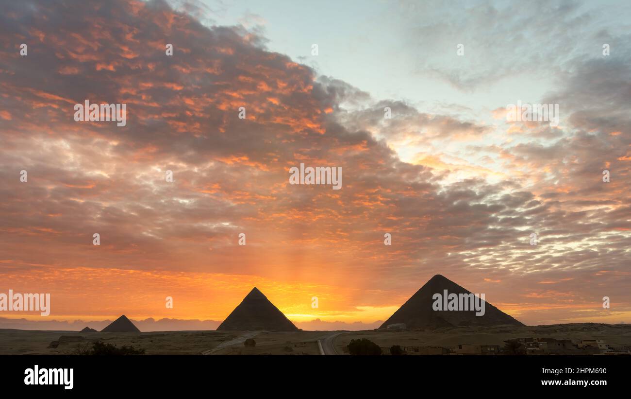 Pyramids giza sunset hi-res stock photography and images - Alamy