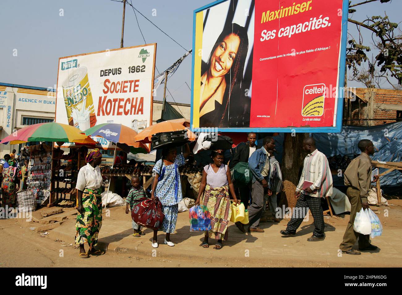 Everyday life at Lake Kivu near Bukavu. The picture is deceptive ...