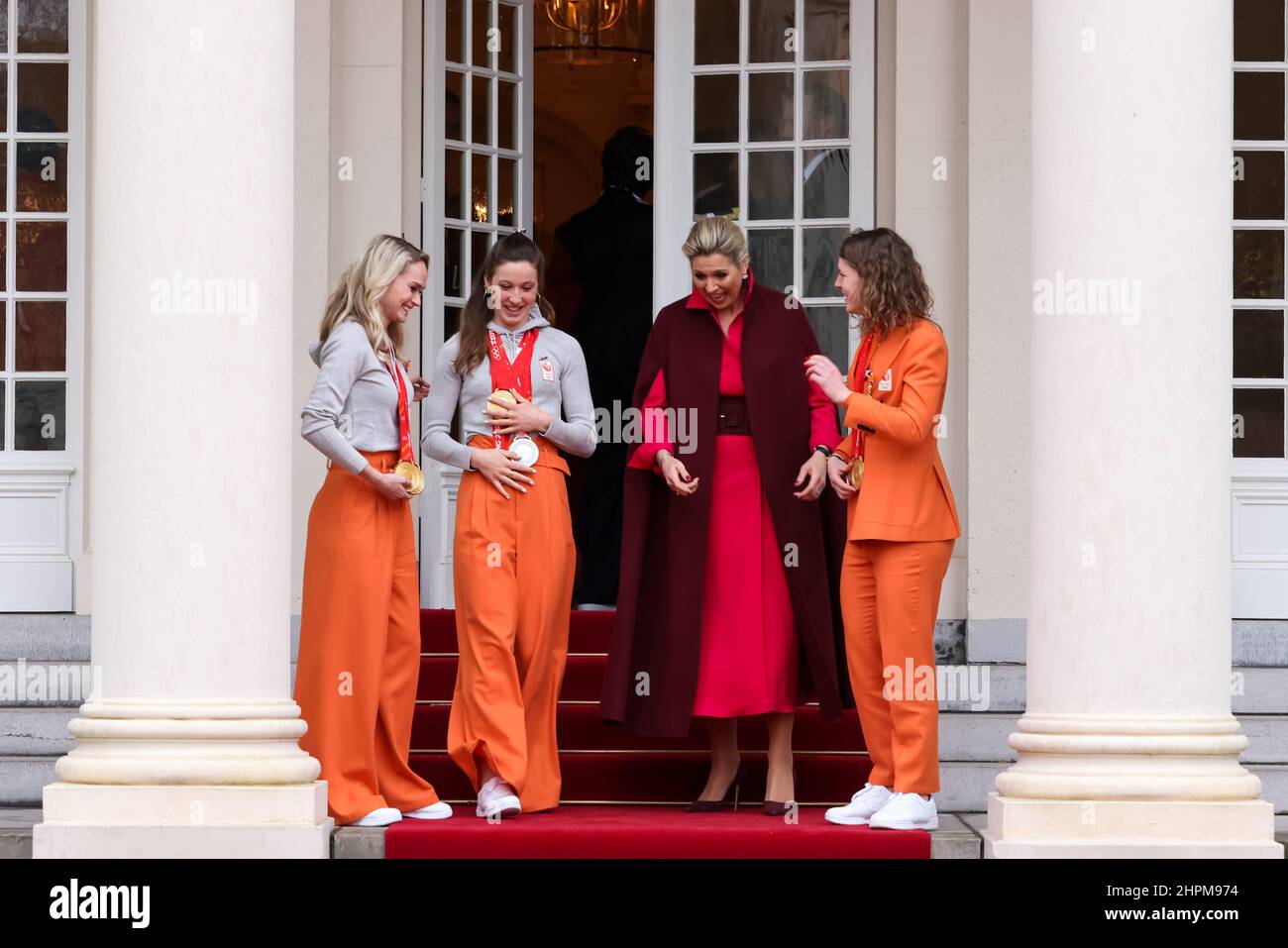 DEN HAAG, NETHERLANDS - FEBRUARY 22: Irene Schouten, Suzanne Schulting ...