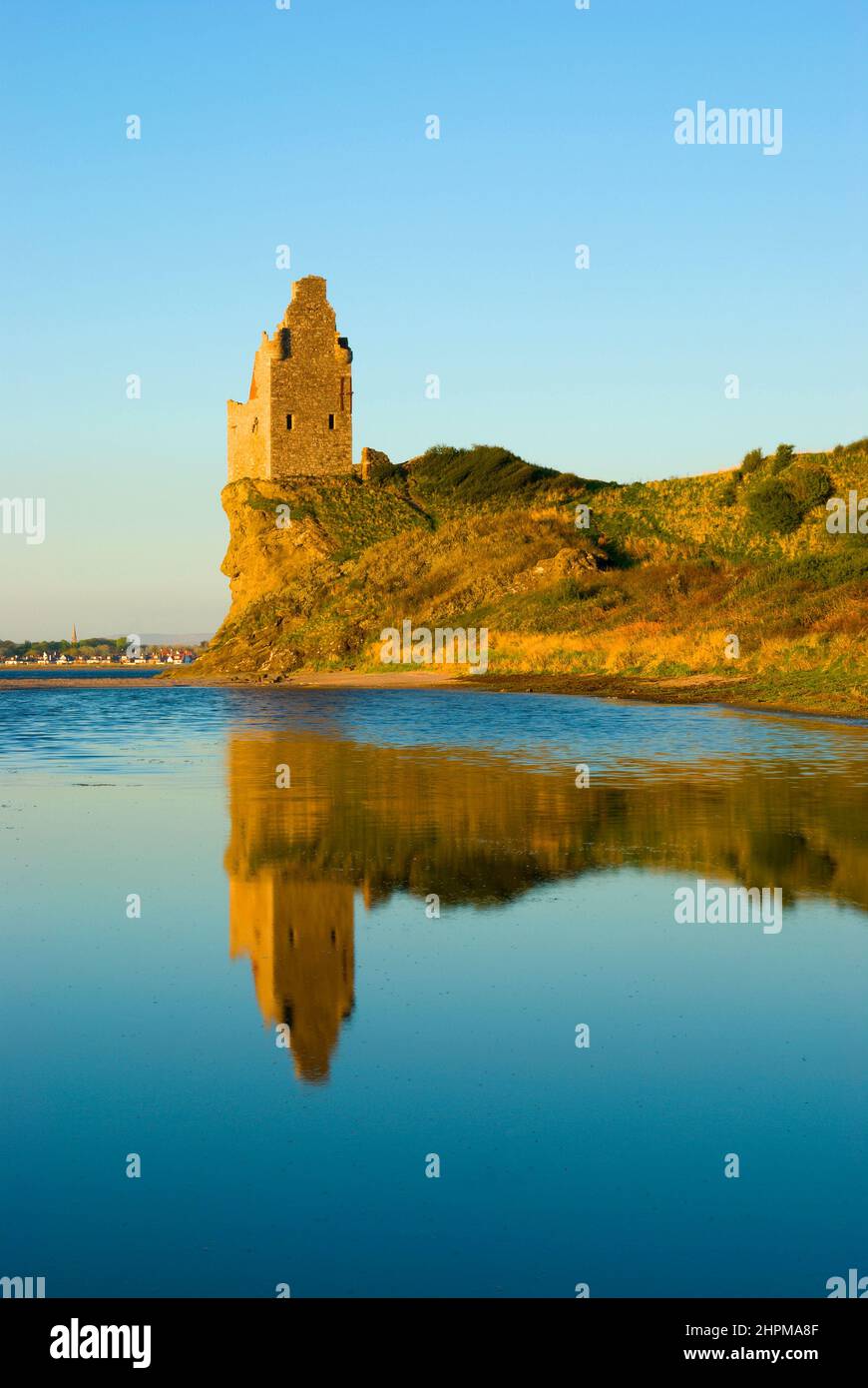 Sand castle top view hi-res stock photography and images - Alamy