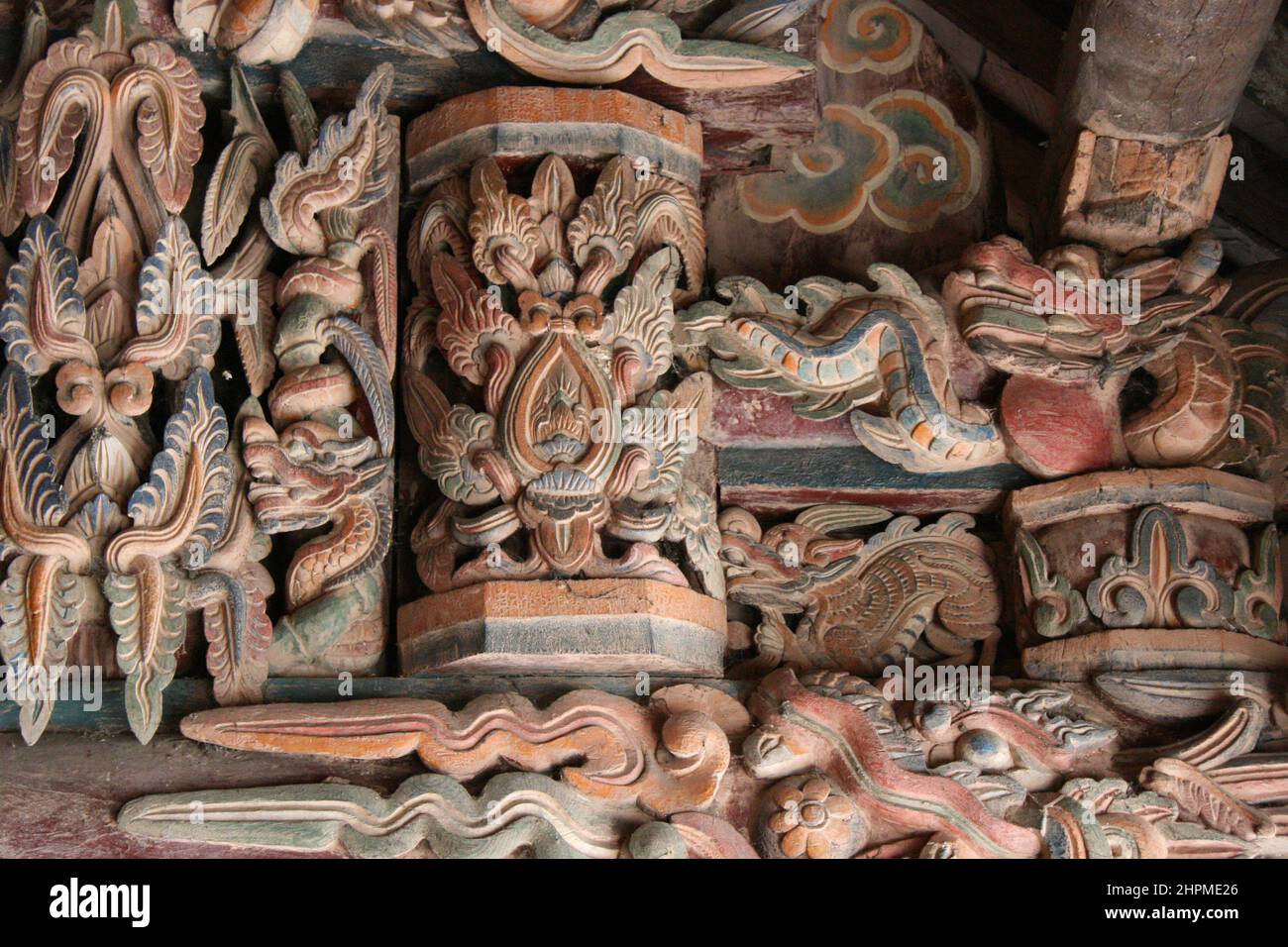 temple (le dai hanh) in ninh binh (vietnam Stock Photo - Alamy