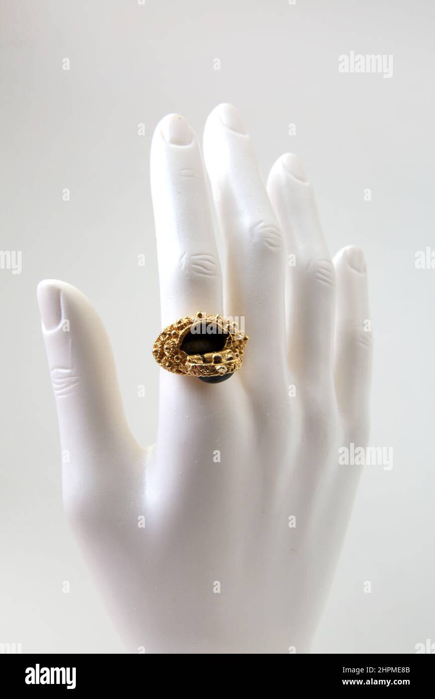 Costume jewellery hi-res stock photography and images - Alamy