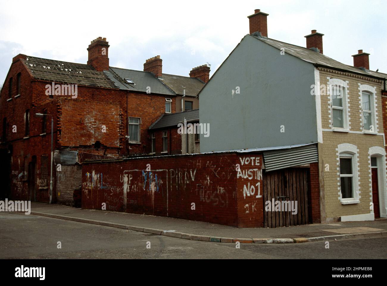 Belfast Northern Ireland Graffiti On Walls Stock Photo - Alamy