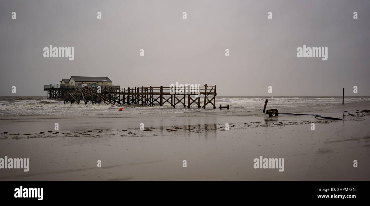 St. Peter Ording, Germany. 22nd Feb, 2022. Waves crash against the ...