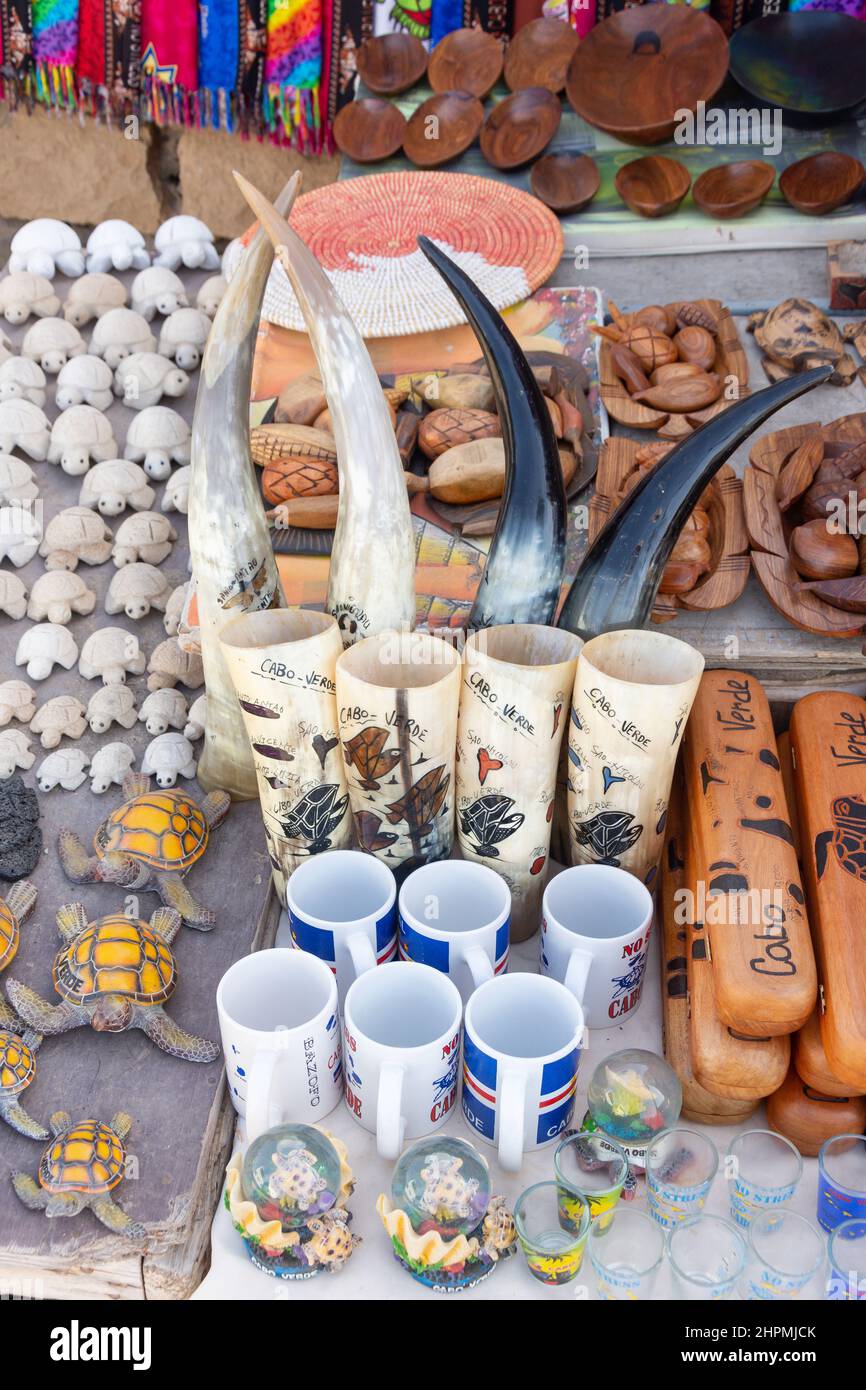 Souvenir crafts stall on Monte Curral, Espargos, Sal (IIha do Sal ...