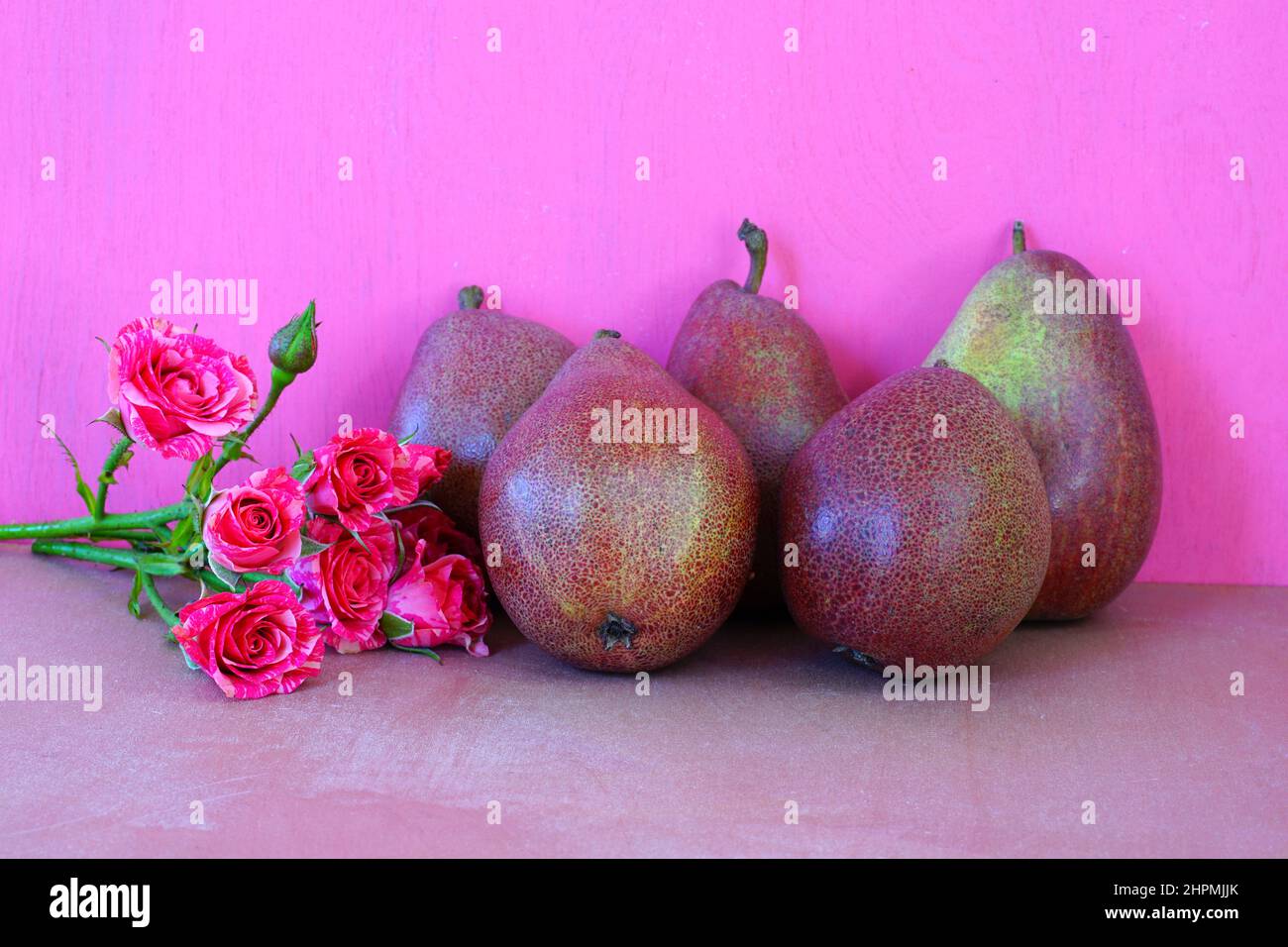 Group of red pear fruit with stem Stock Photo - Alamy