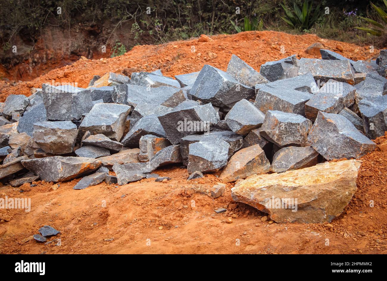Pile granite broken rocks hi-res stock photography and images - Alamy