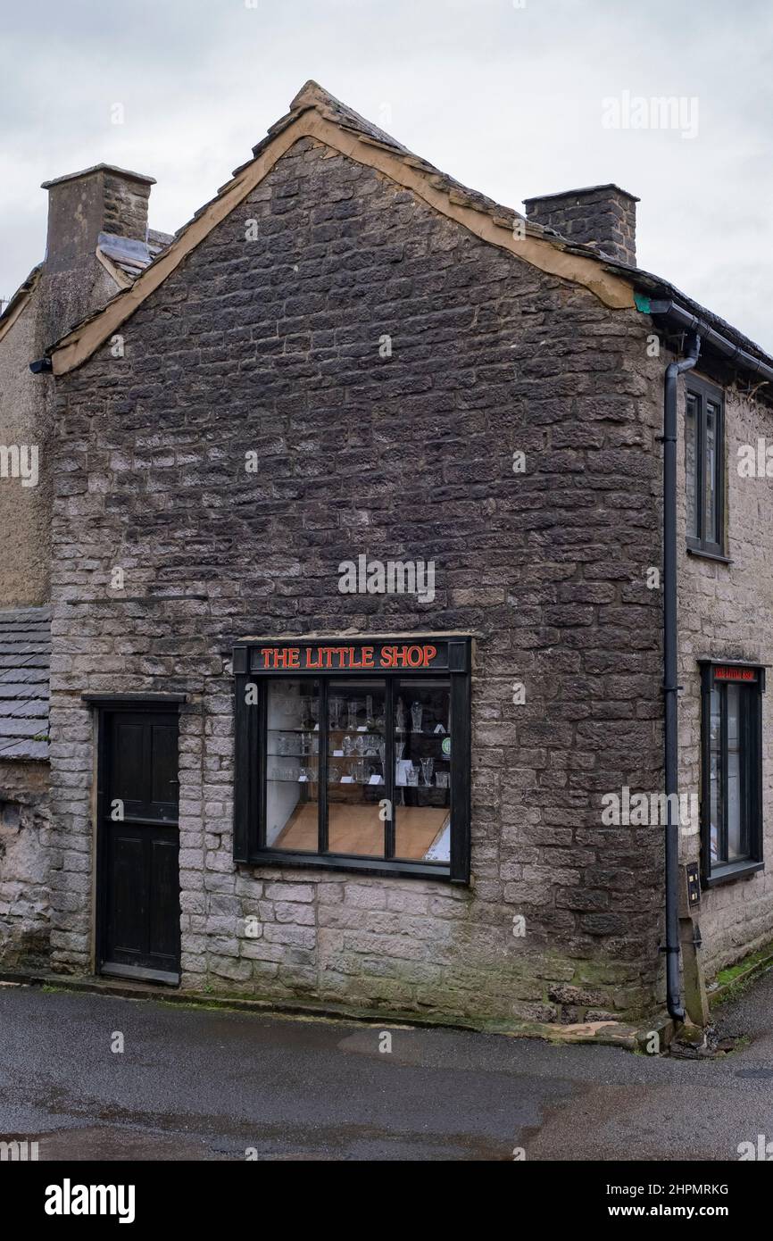 The Carlton Emporium, old junk shop, Castleton, Derbyshire Peak ...
