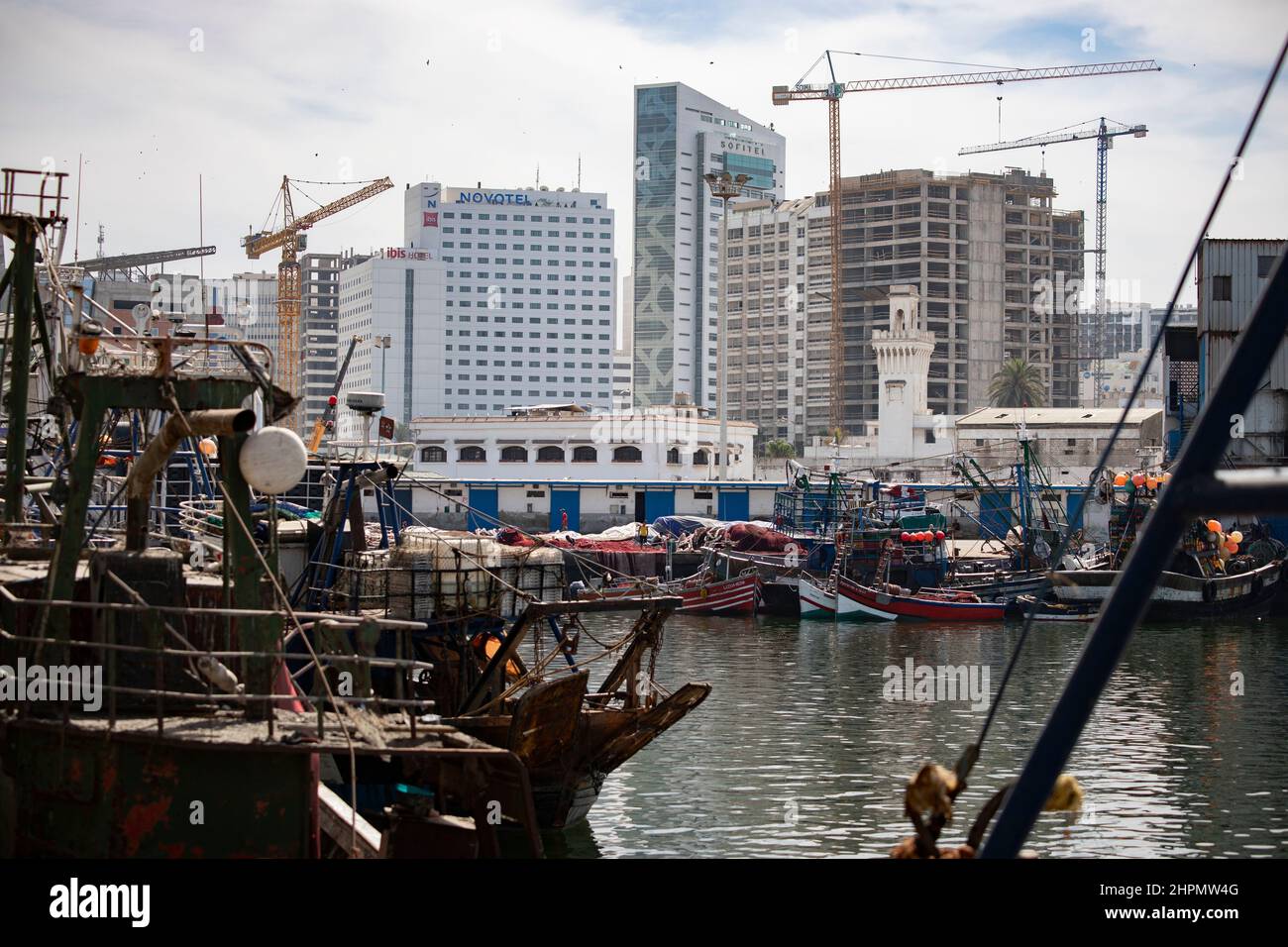 City high rise architecture hi-res stock photography and images - Alamy