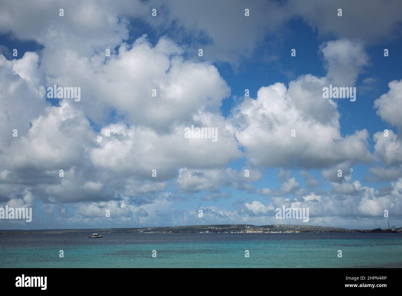 Turquoise sea, blue sky with clouds. Seascape Stock Photo - Alamy
