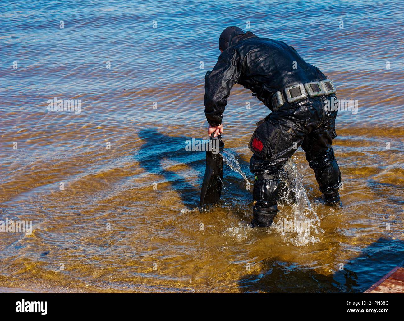 Professional diver at work underwater hi-res stock photography and ...