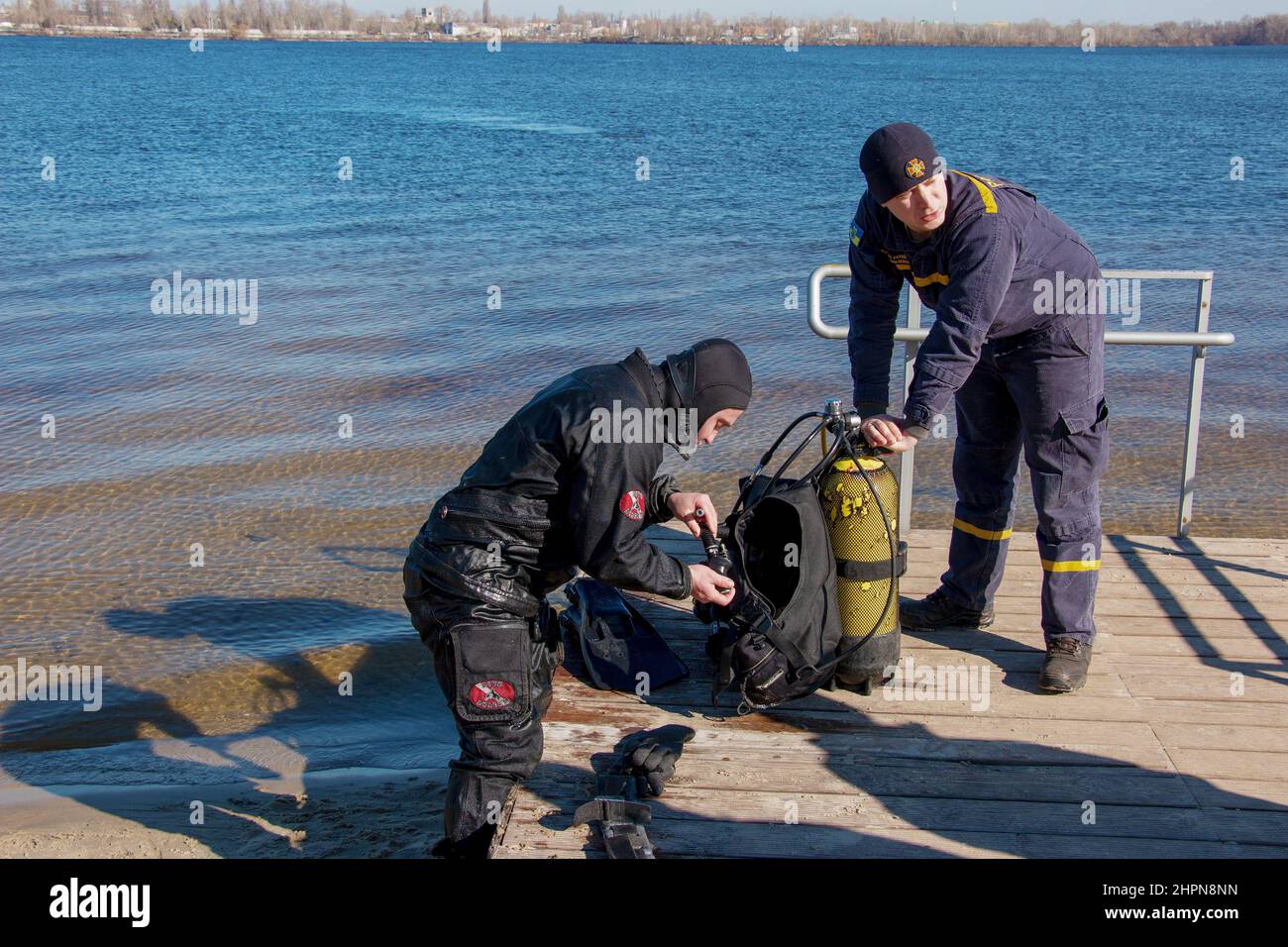 Professional diver at work underwater hi-res stock photography and ...