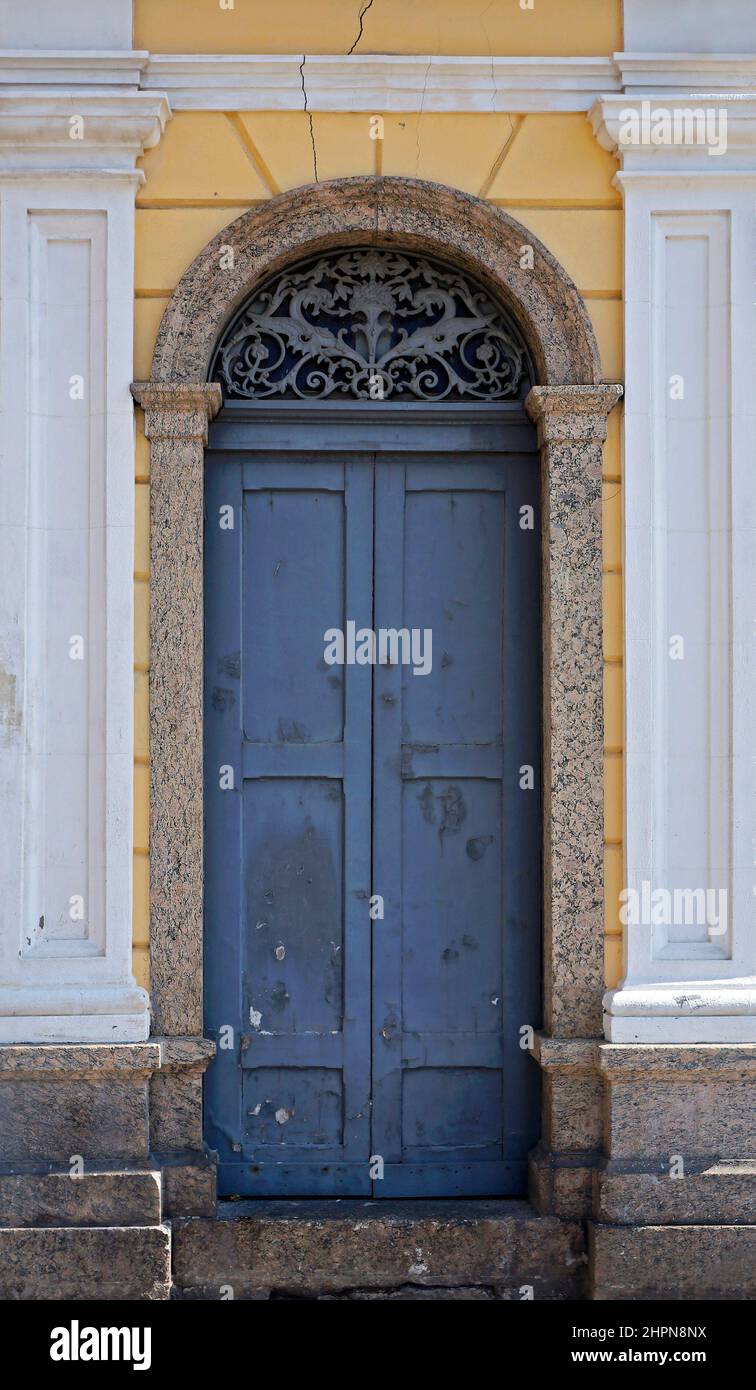Ancient door in downtown Rio Stock Photo - Alamy