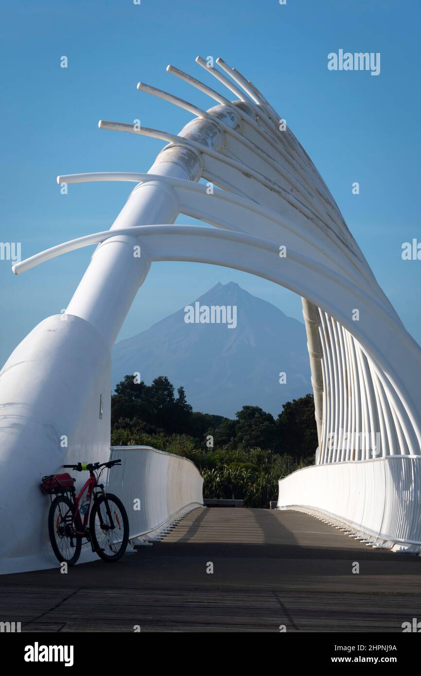 Te Rewa Rewa Bridge, New Plymouth, Taranaki, North Island, New Zealand ...