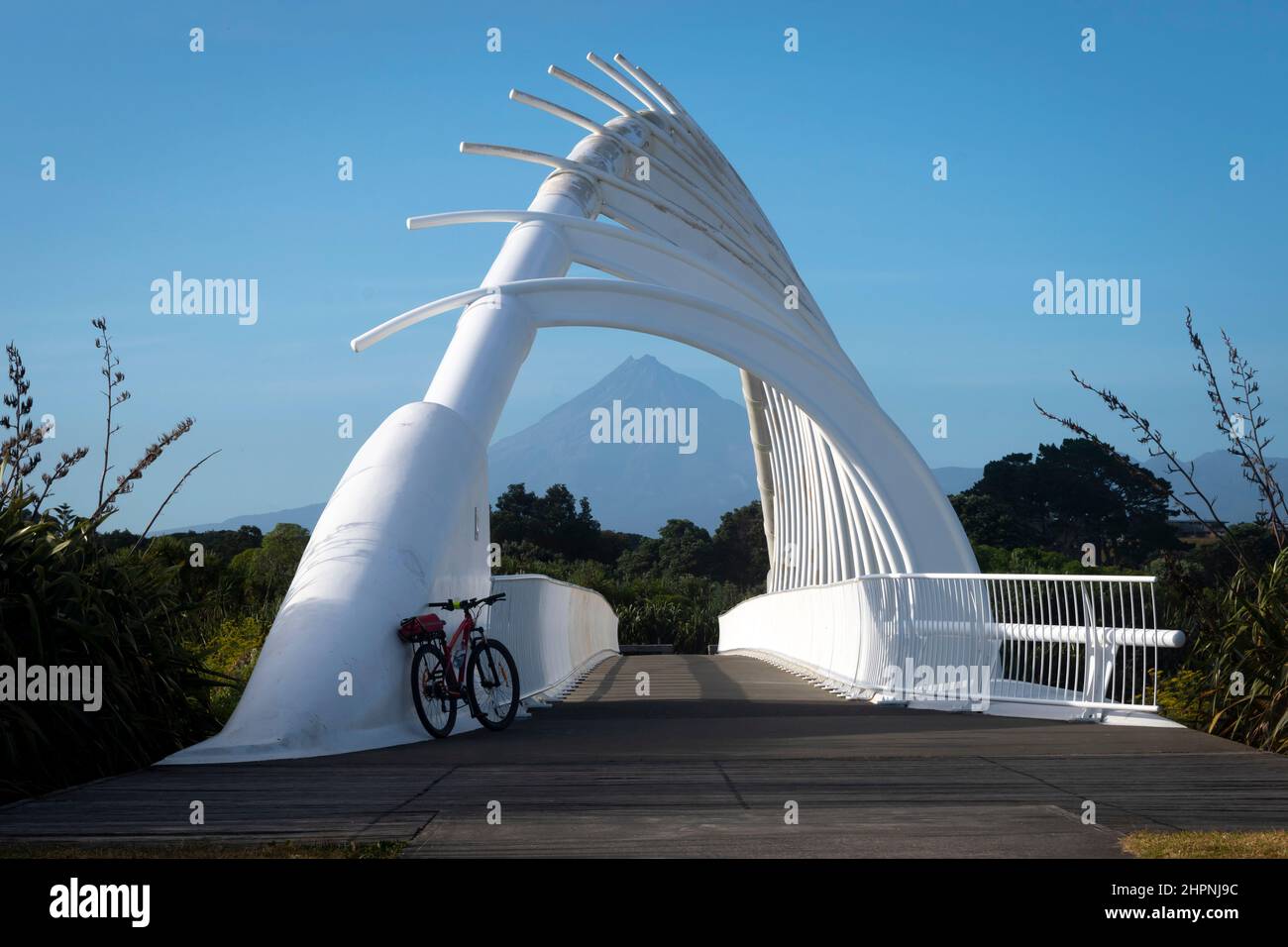Te Rewa Rewa Bridge, New Plymouth, Taranaki, North Island, New Zealand ...
