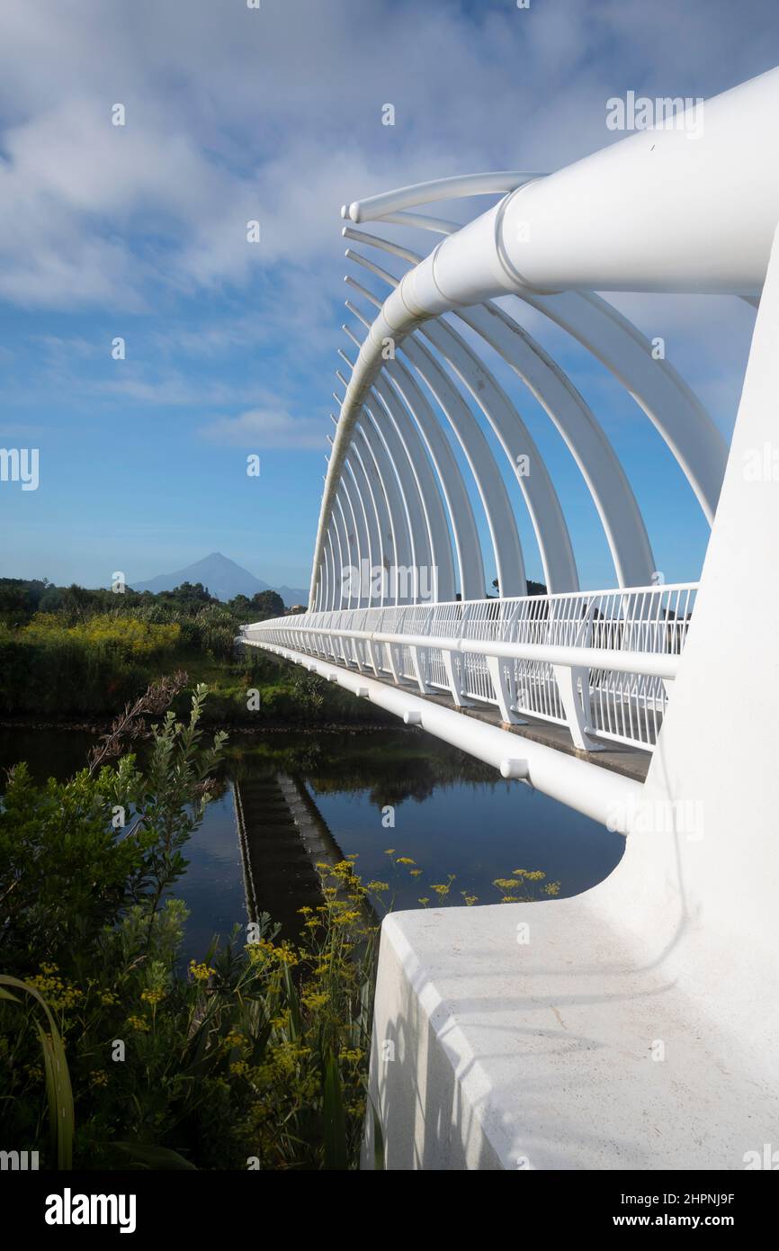 Te Rewa Rewa Bridge, New Plymouth, Taranaki, North Island, New Zealand ...