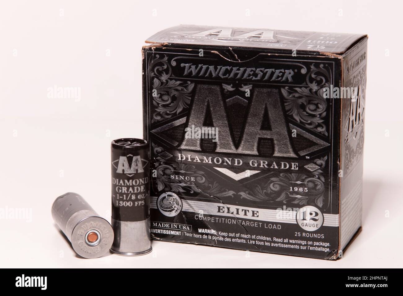 Winchester AA Diamond Grade Shotgun Shells Stock Photo - Alamy