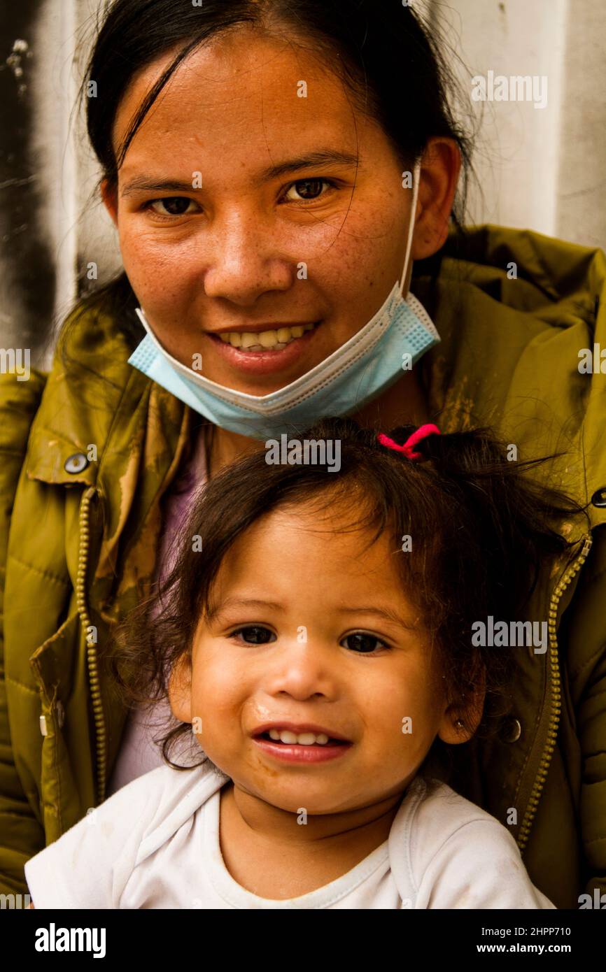 Latina mother hi-res stock photography and images - Alamy