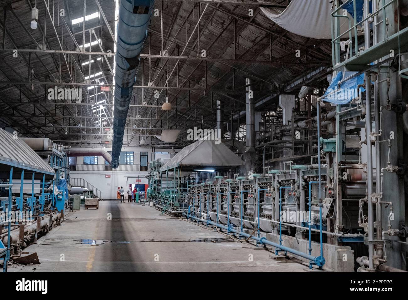 Garment factory machine and technology in Bangladesh Stock Photo - Alamy