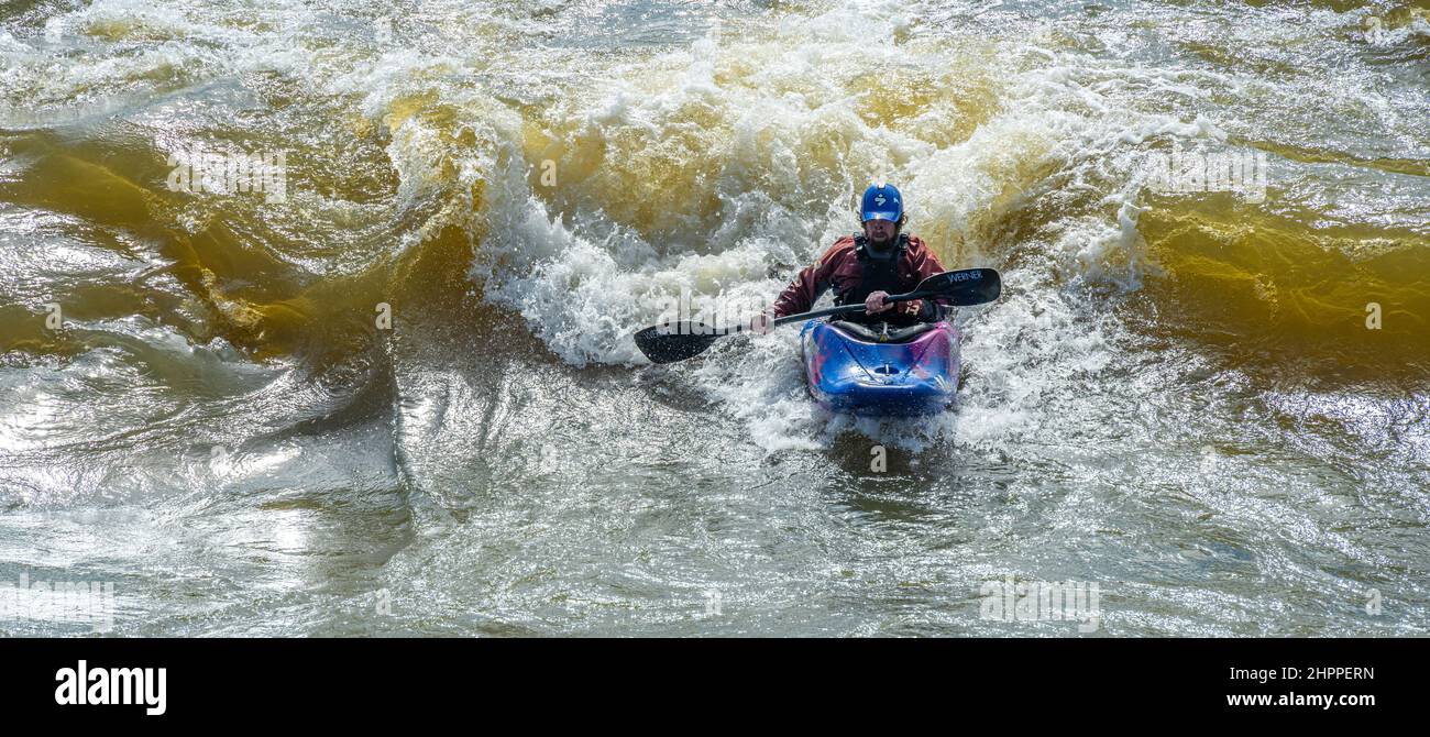 Chattahoochee river freestyle kayaking hi-res stock photography and ...
