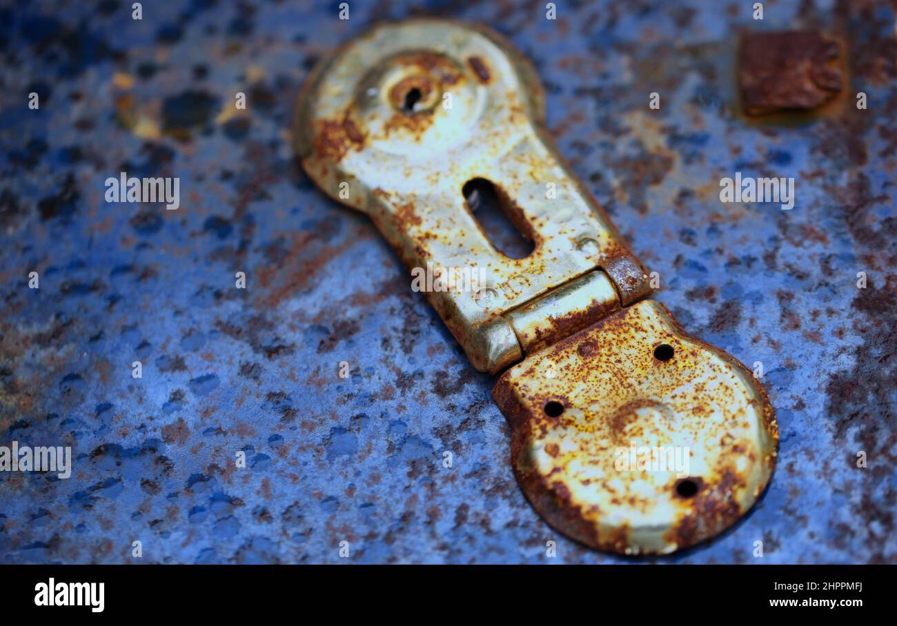 Close-up of an old rusty lock on an antique steamer trunk Stock Photo ...