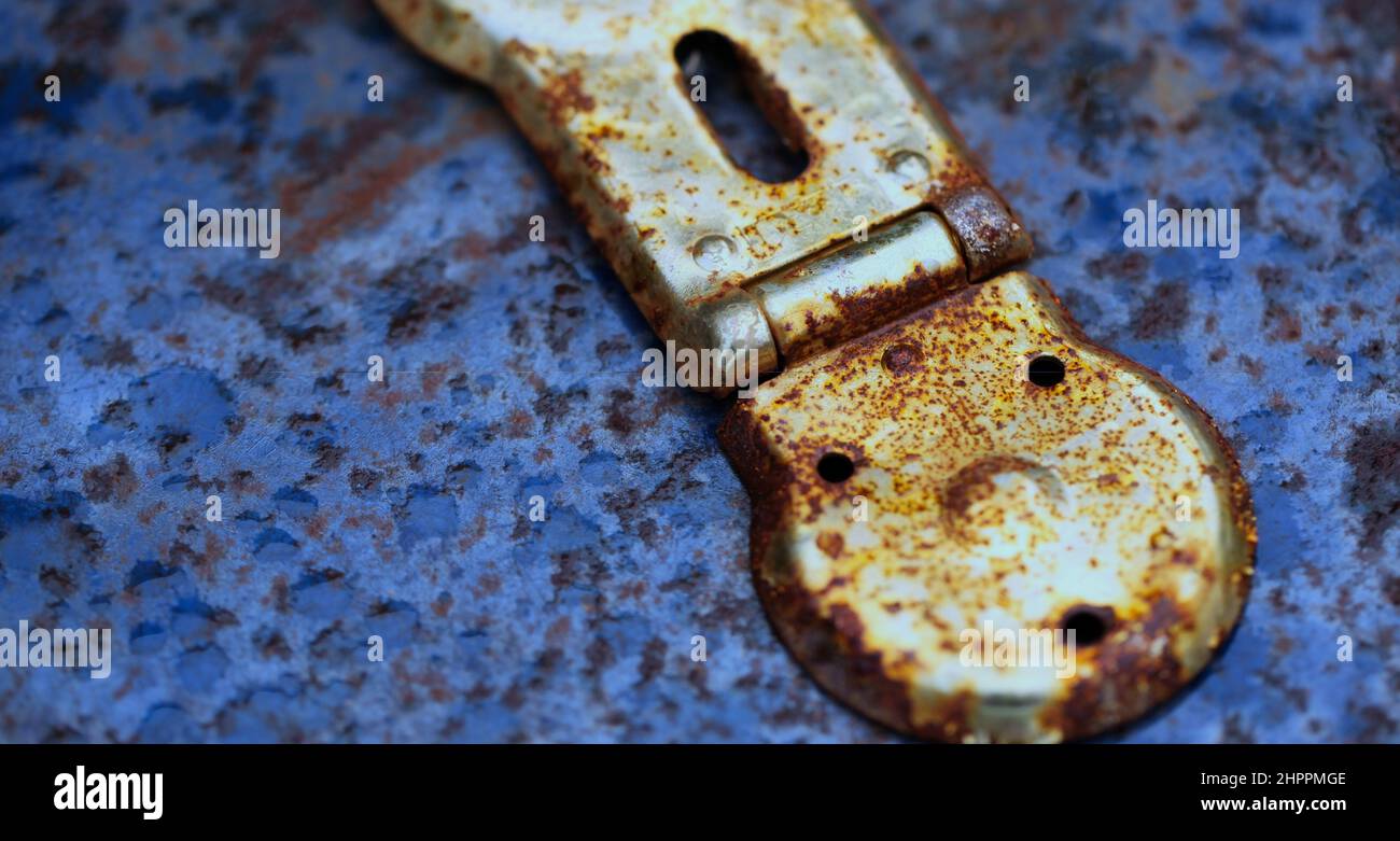Close-up detail of an old rusty lock on an antique steamer trunk Stock ...