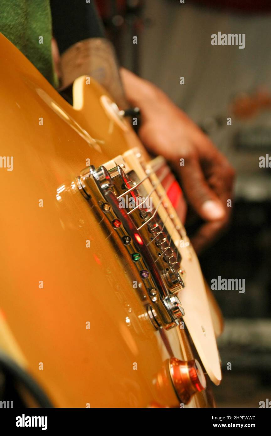 Strings concert hi-res stock photography and images - Alamy