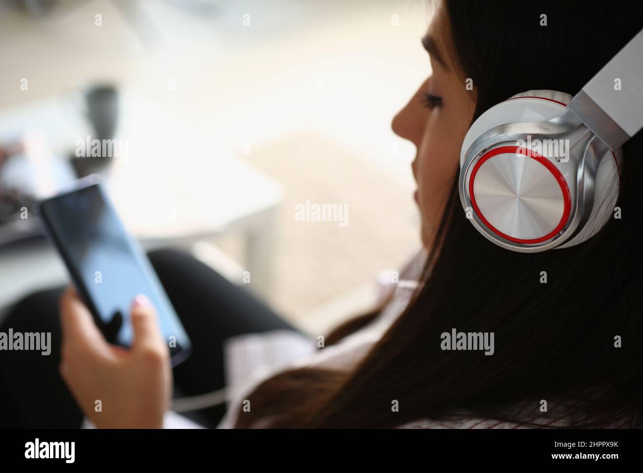 Listen and watch hi-res stock photography and images - Alamy
